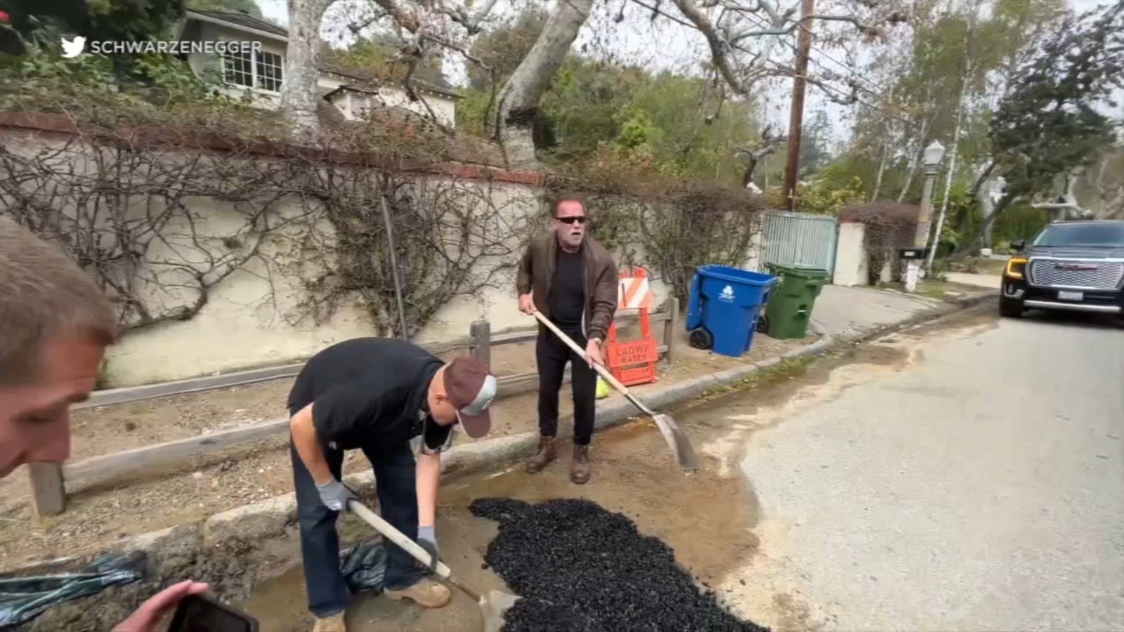 Arnold Schwarzenegger fixes pothole on his street after neighborhood ...