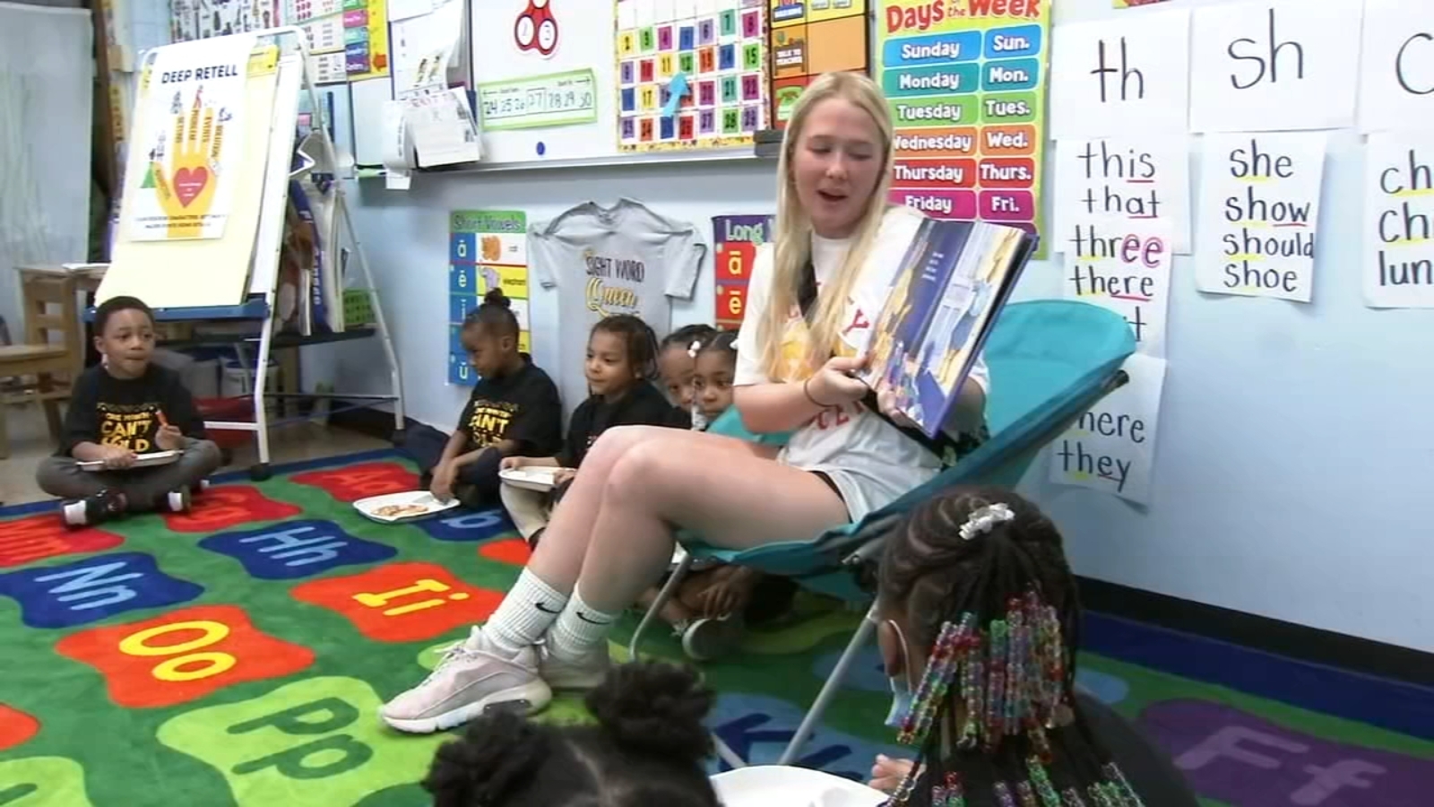 Chicago Public Schools student athletes help Englewood kids at Dulles ...