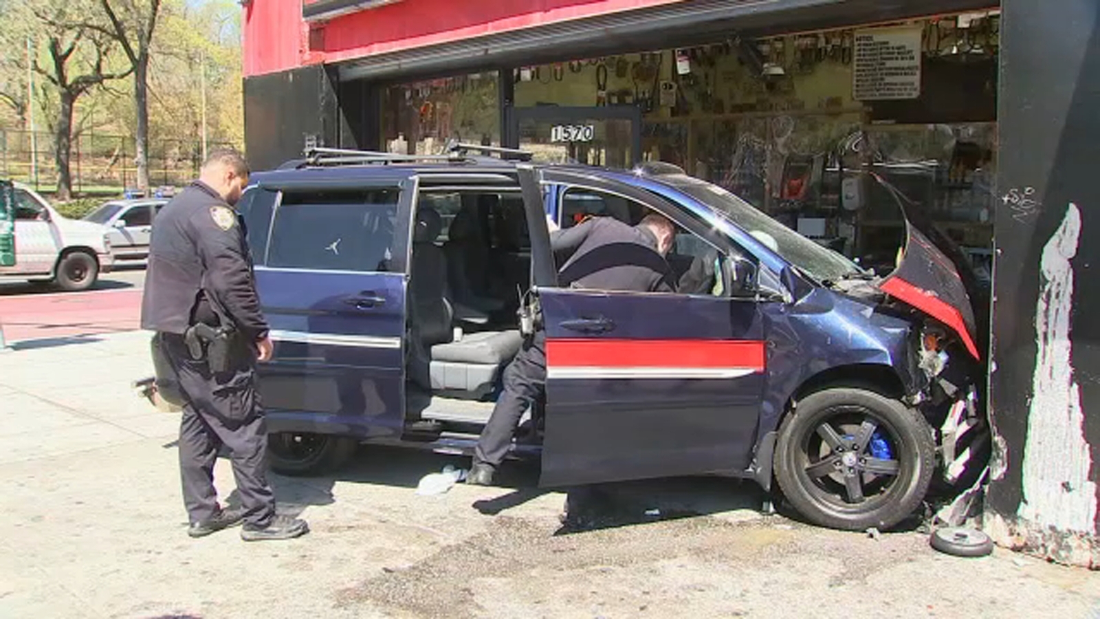 5 injured after minivan slams into auto parts shop on Webster Avenue in ...