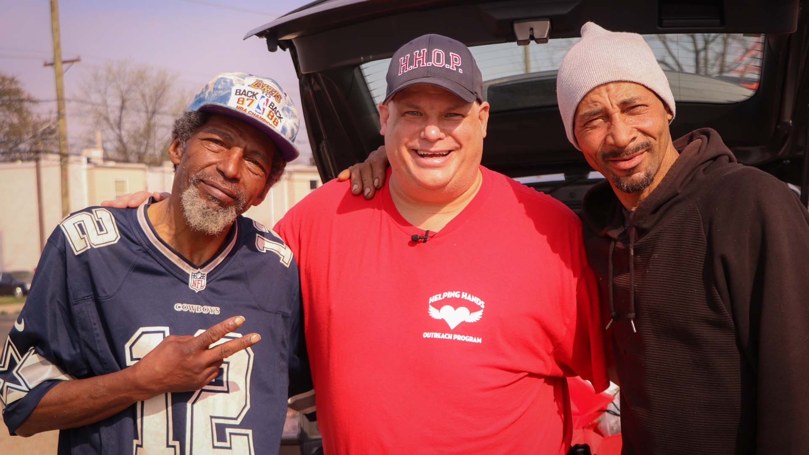 Retired firefighter lends 'Helping Hand' to the homeless - ABC7 Los Angeles