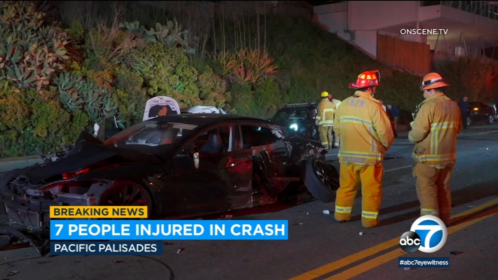 7 injured, at least 2 critically, in Pacific Palisades multi-vehicle ...
