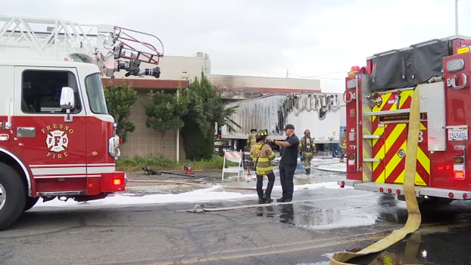 Truck catches fire at La Tapatia Distribution Center in central Fresno - ABC30 Fresno