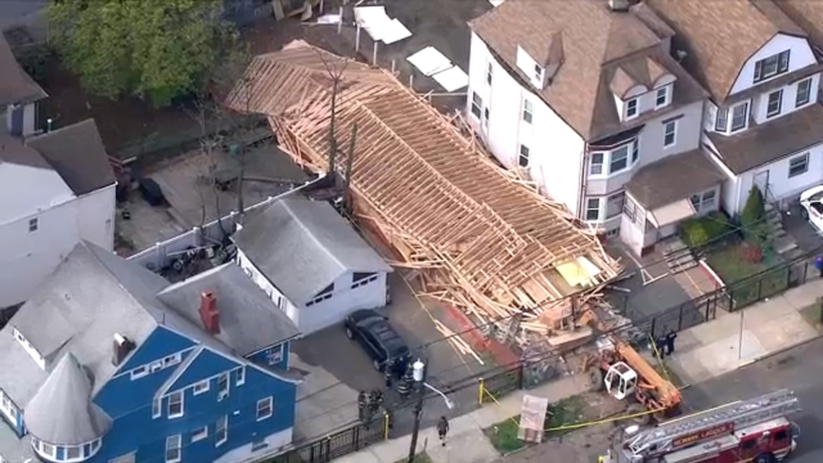 3 workers injured when house frame collapses in Newark - ABC7 New York