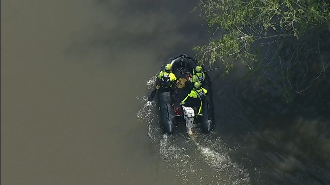 1 man rescued, 1 still missing after canoeing on Sims Bayou in ...