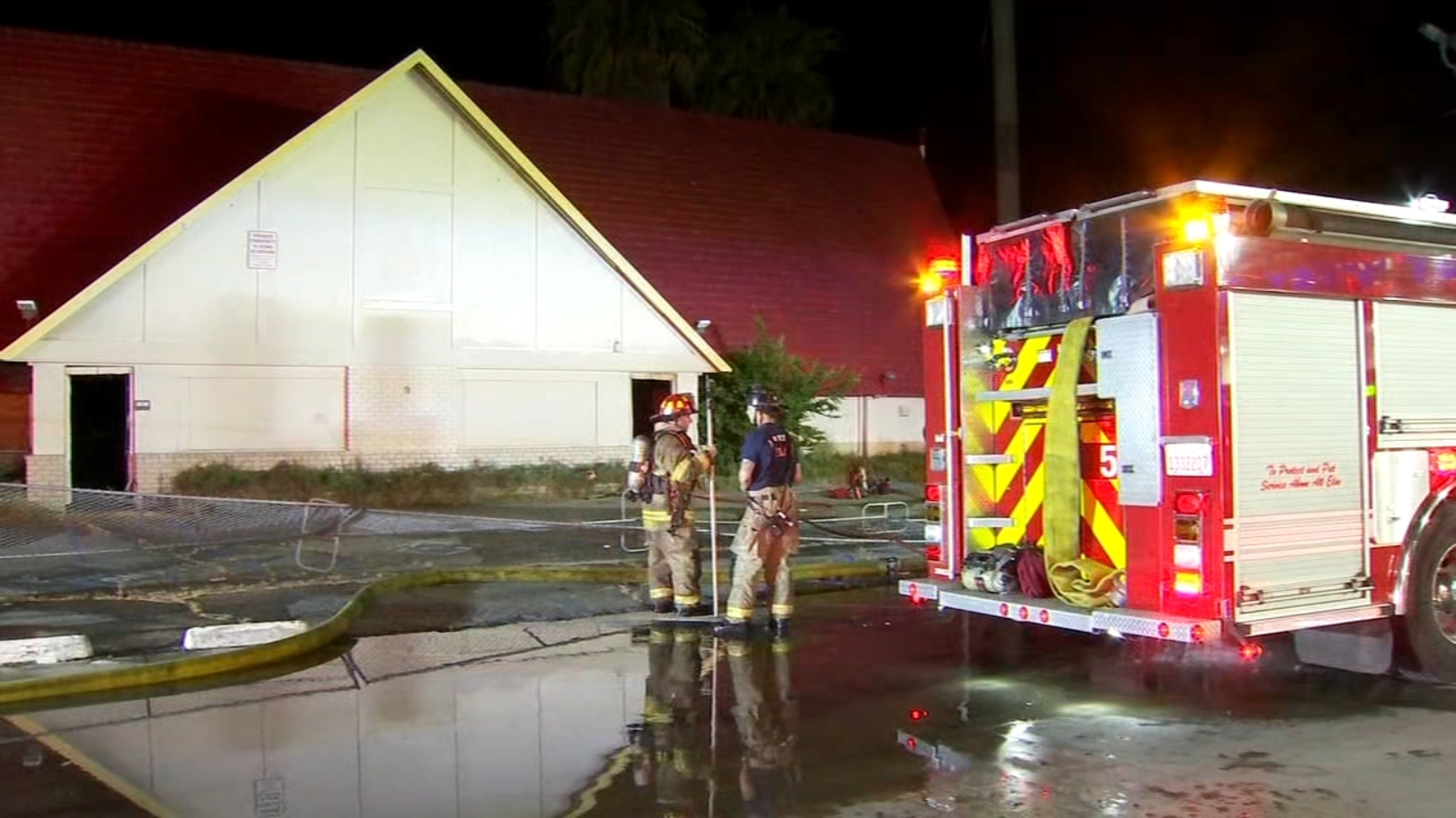 Flames break out at former IHOP building in central Fresno - ABC30 Fresno