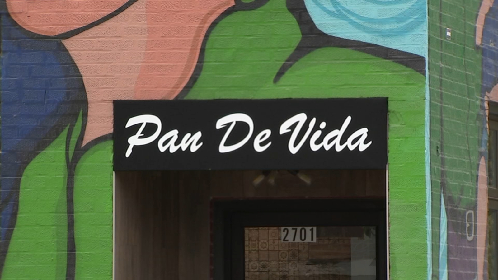 Food Pantry Near Me 3 Waiting For Pan De Vida In Little Village food-pantry-near-me-3-waiting-for-pan-de-vida-in-little-village