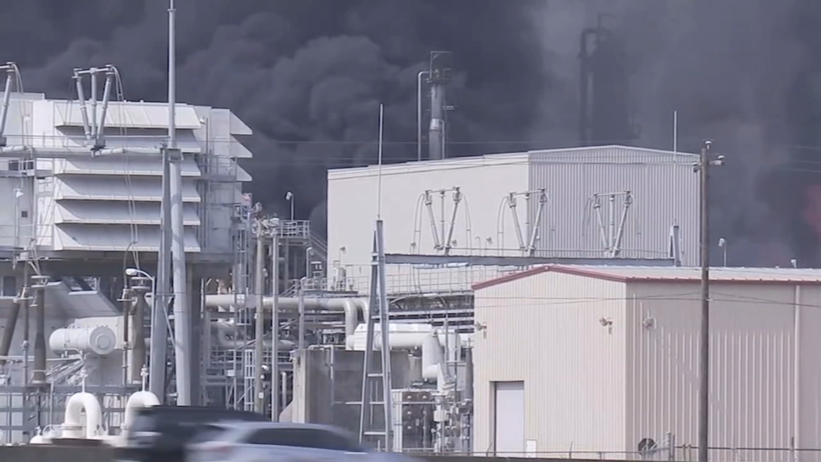 Deer Park Shell fire: Neighbors unsettled by black smoke from chemical ...