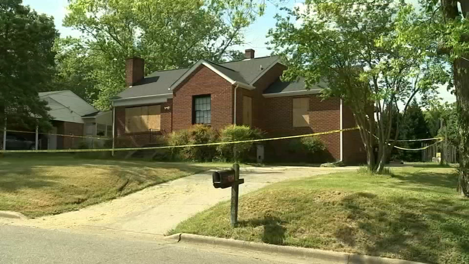 Oxford Police Officer Shooting Oxford Police Say A Suspect In A