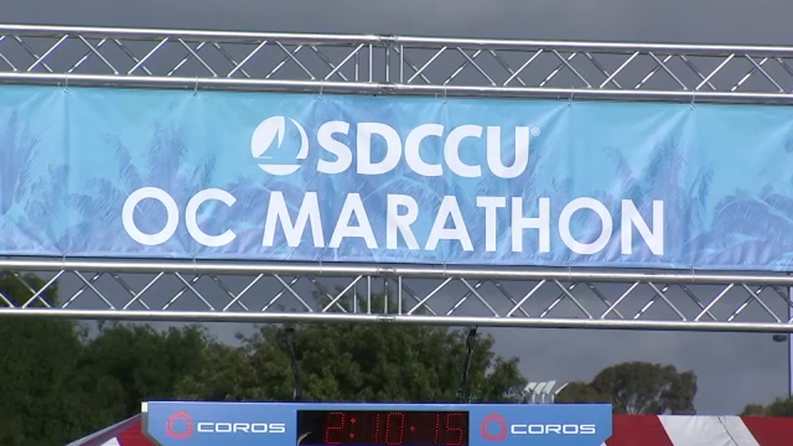 San Diego man sets course record at OC Marathon - ABC7 Los Angeles