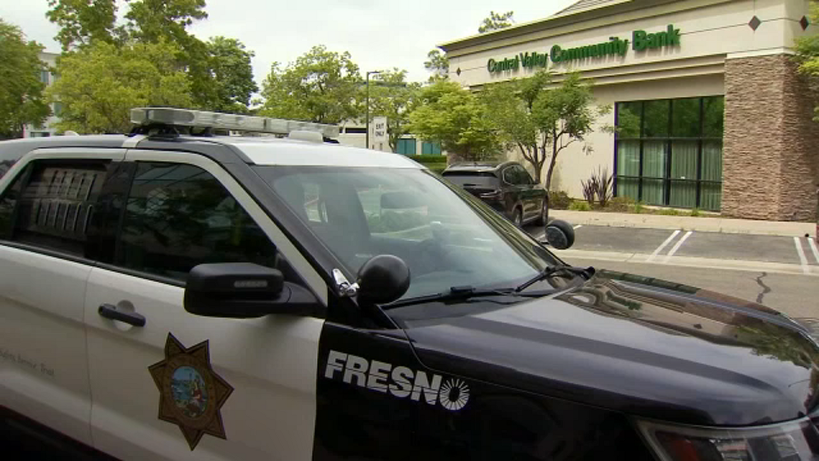 Suspect arrested after robbing bank in northeast Fresno - ABC30 Fresno