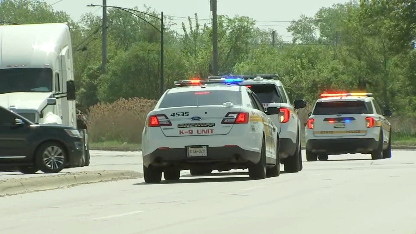 Suspect in armed robbery at Dolton, IL gas station on loose after ...