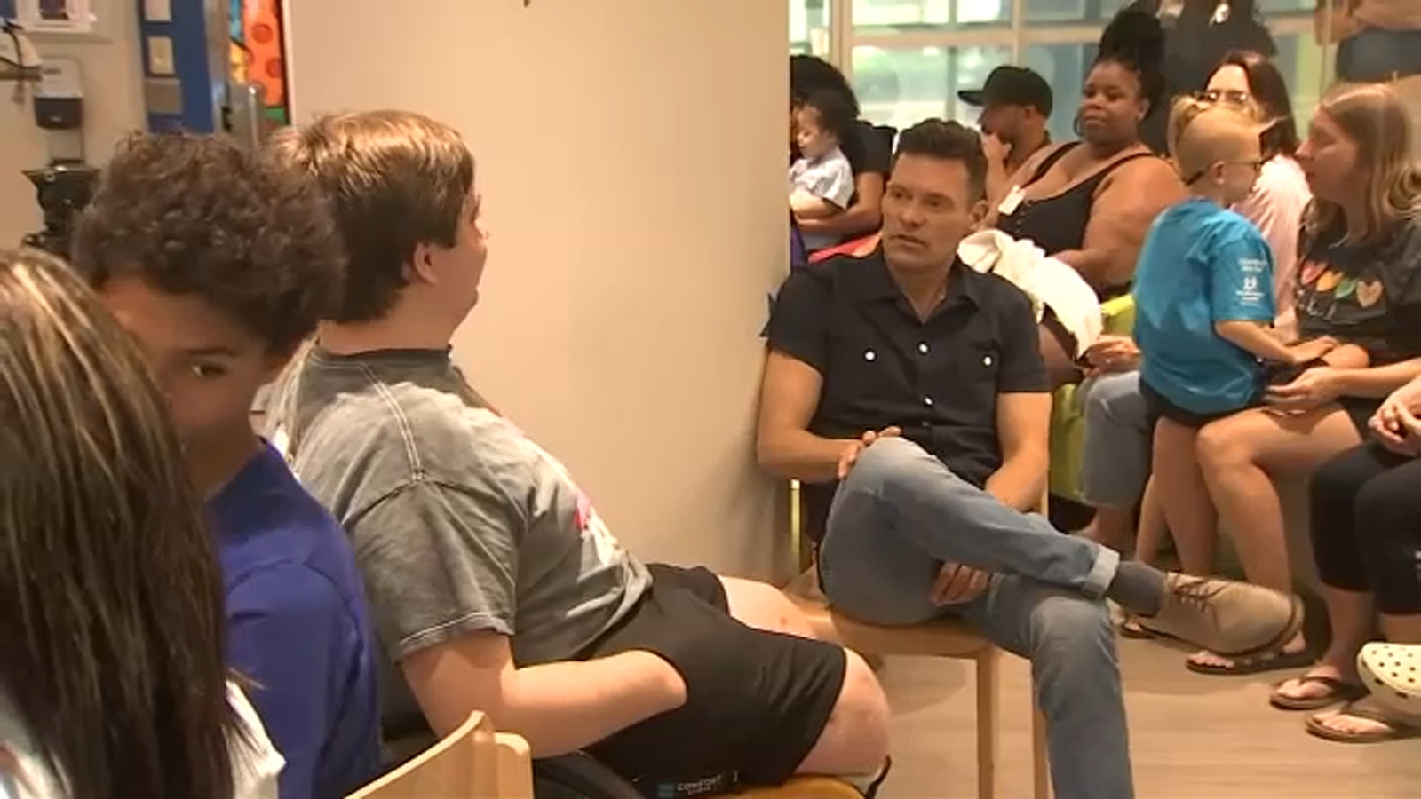 Ryan Seacrest visits 'Seacrest Studio' at Orlando children's hospital ...