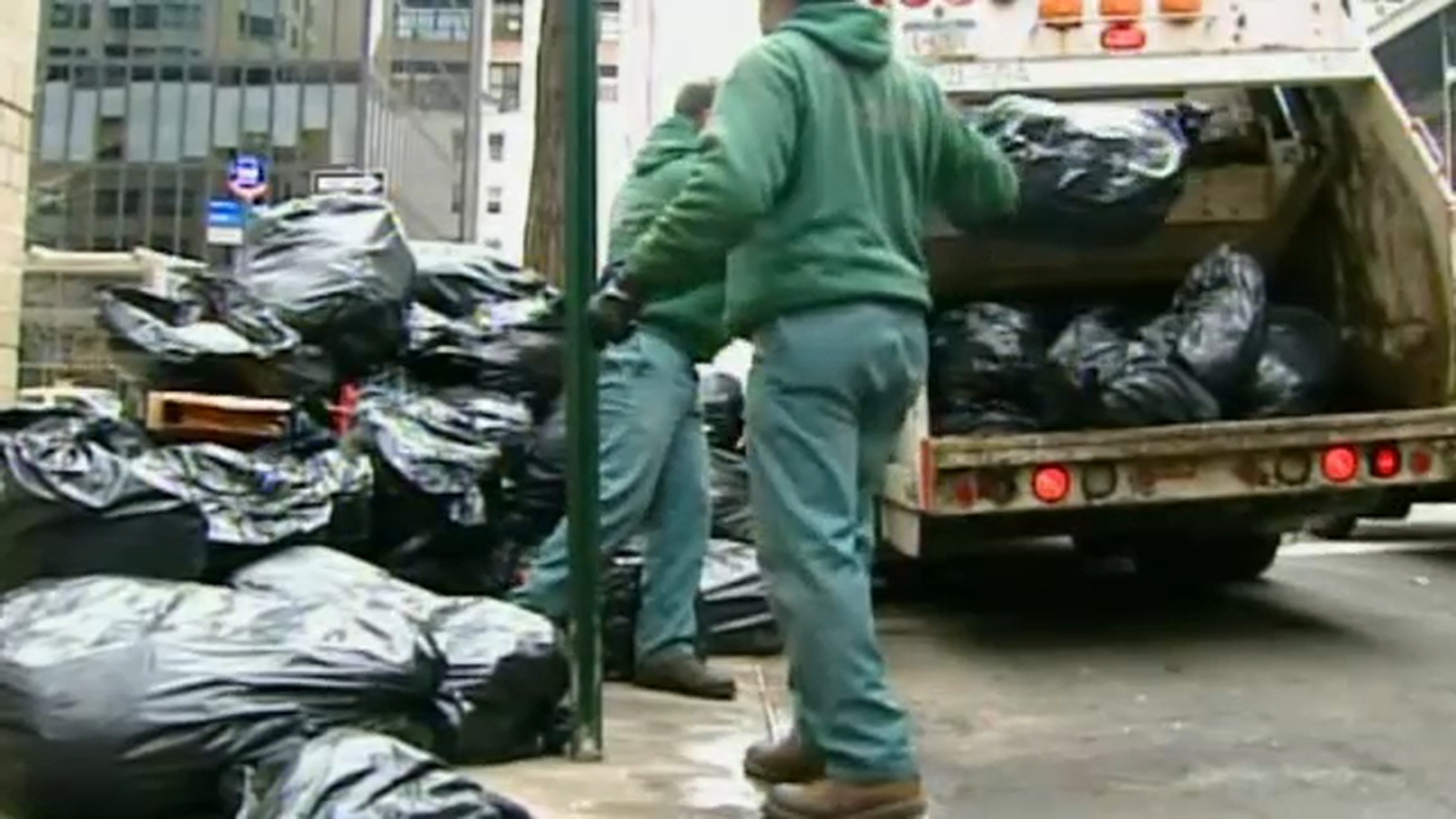 DSNY proposal would require restaurants, bodegas to use closed ...