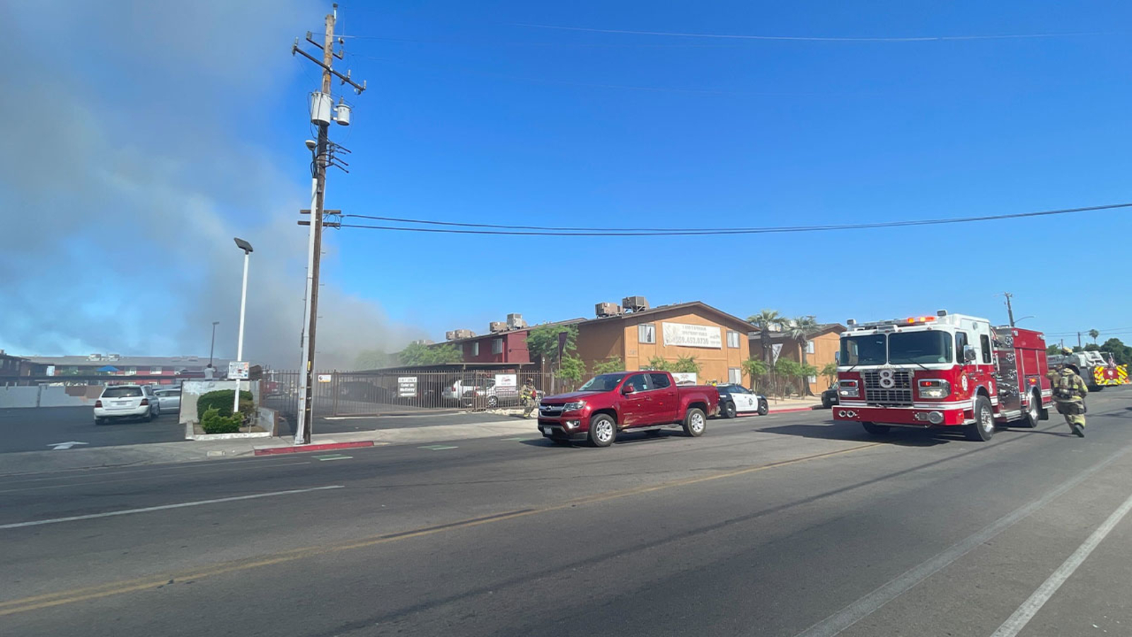 4 families displaced after apartment complex fire in east central Fresno - ABC30 Fresno