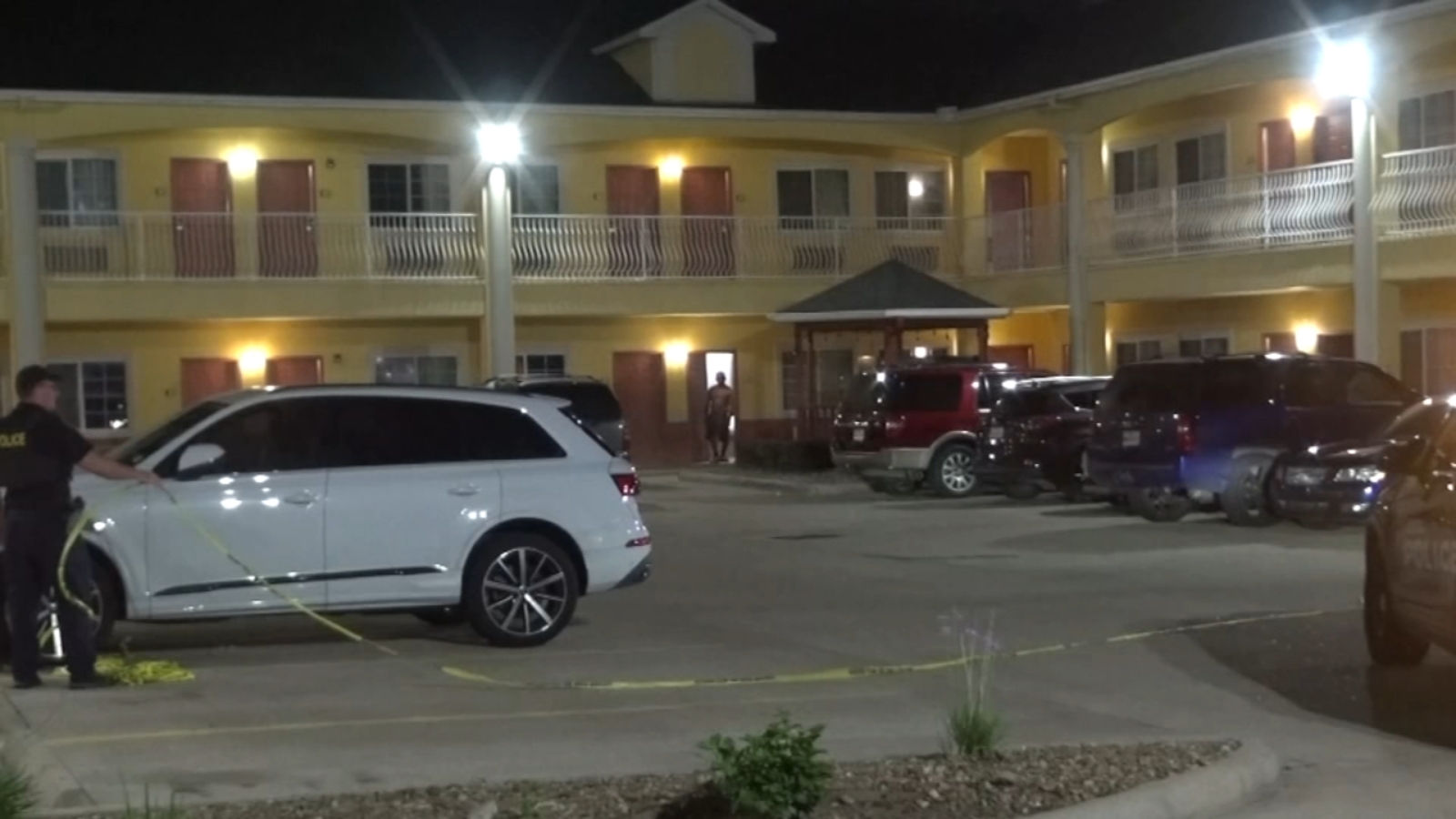 Houston motel shooting: Suspects at large after man and woman shot at ...