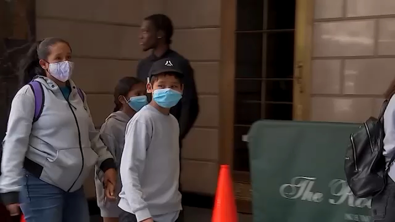 NYC migrant crisis: Mayor Adams, Governor Hochul call on White House ...