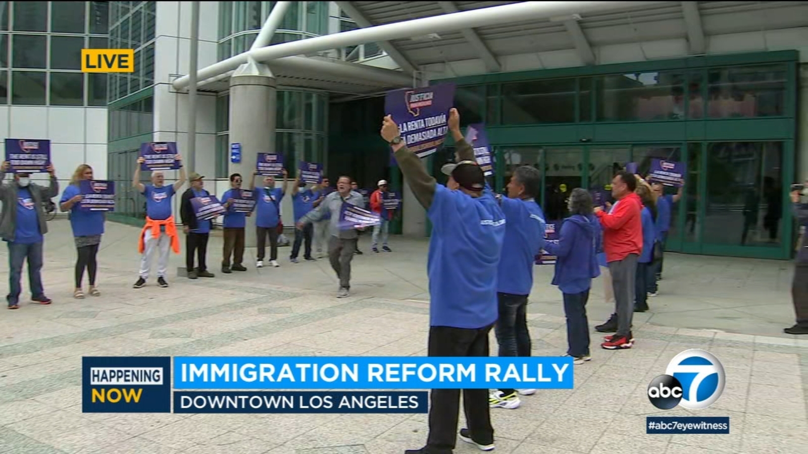 Advocates hold immigration rights rally outside California Democratic ...
