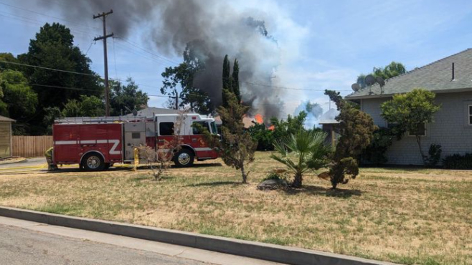 Garage and cars destroyed after fire breaks out in Madera - ABC30 Fresno