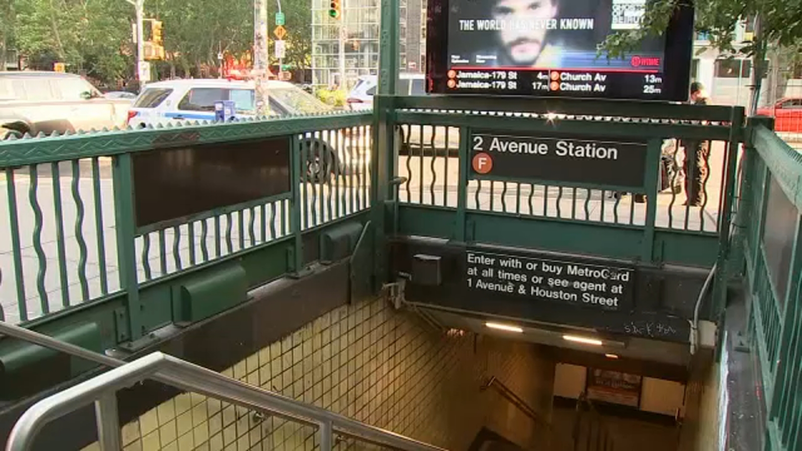 NYC Crime: Man slashed during dispute on Manhattan subway platform - ABC7 New York