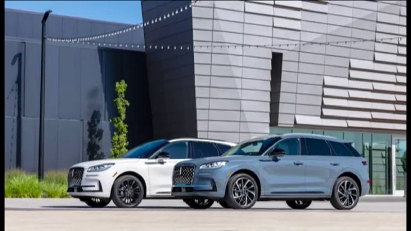 Owners Of 143000 Lincoln Suvs Warned To Park Outside Due To Fire Risk