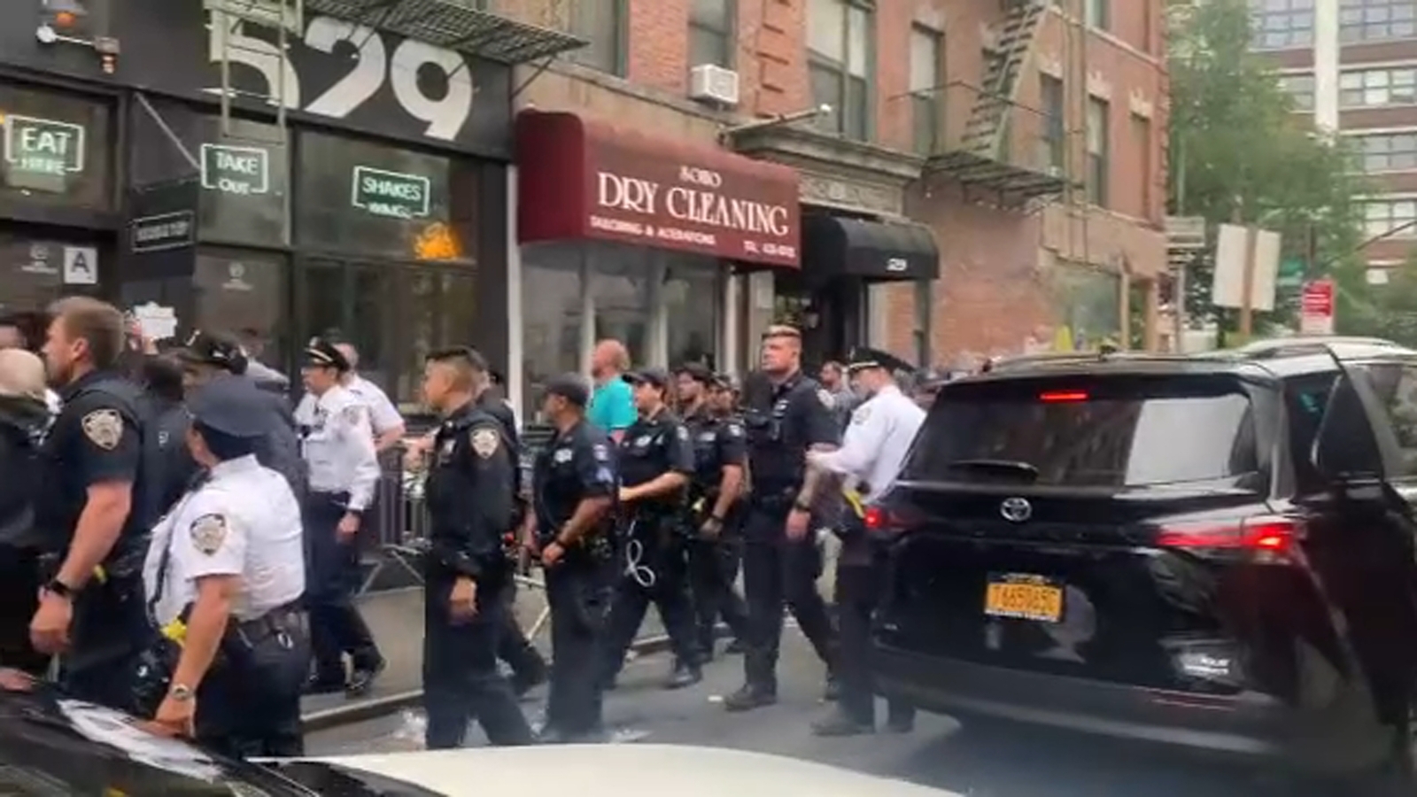 1 arrested after pop-up shop draws massive crowd in SoHo - ABC7 New York