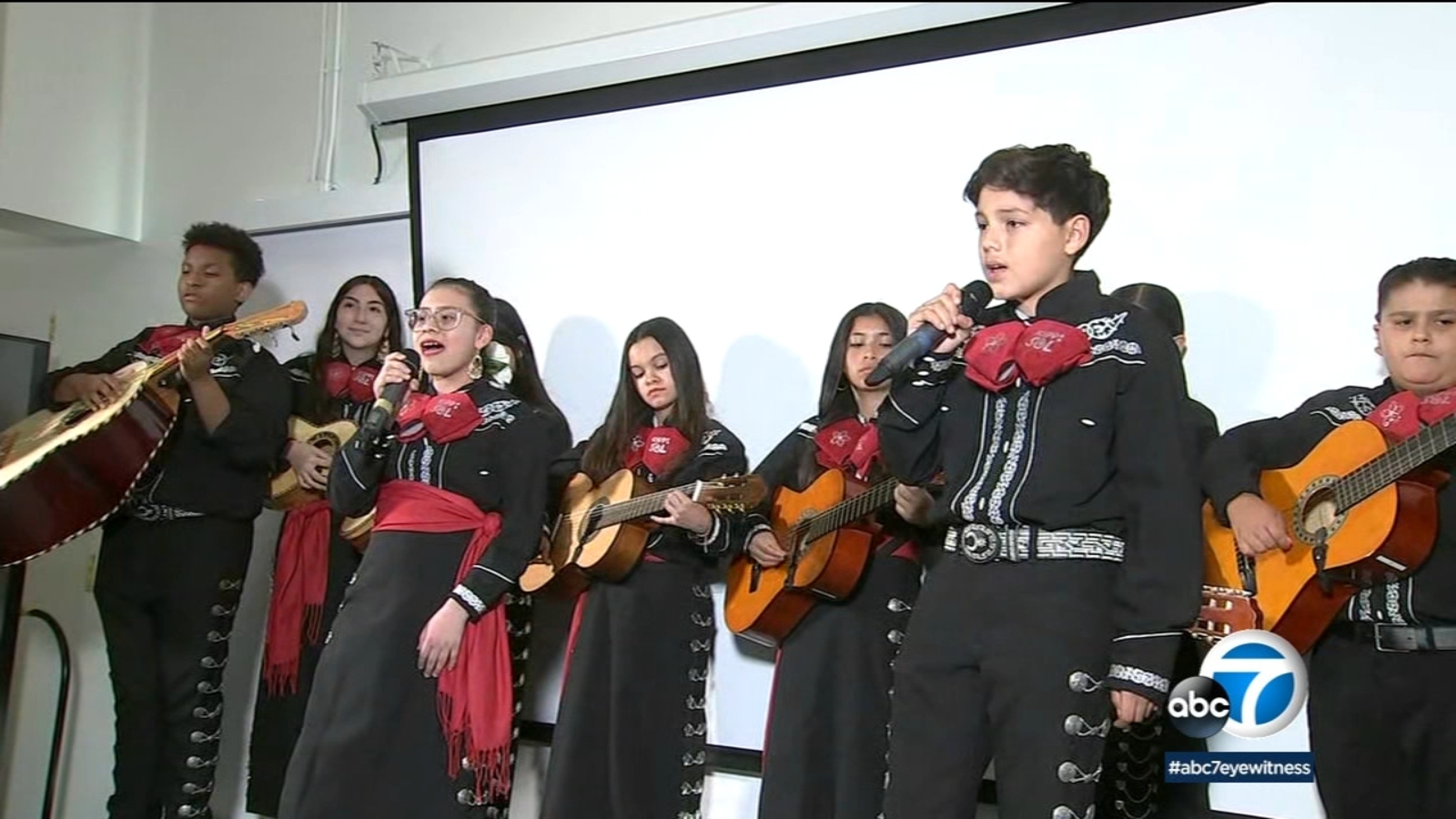 Popular club de mariachis atrae a más de 100 estudiantes en el este de ...