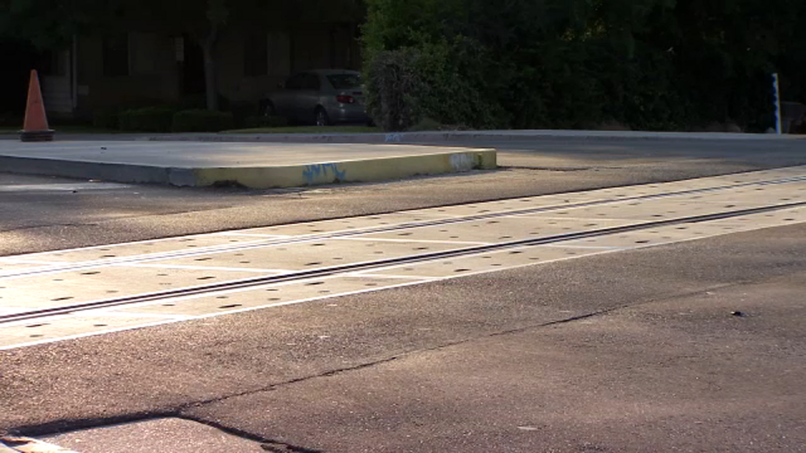Pedestrian Killed After Being Hit By Train In Central Fresno Abc30 Fresno