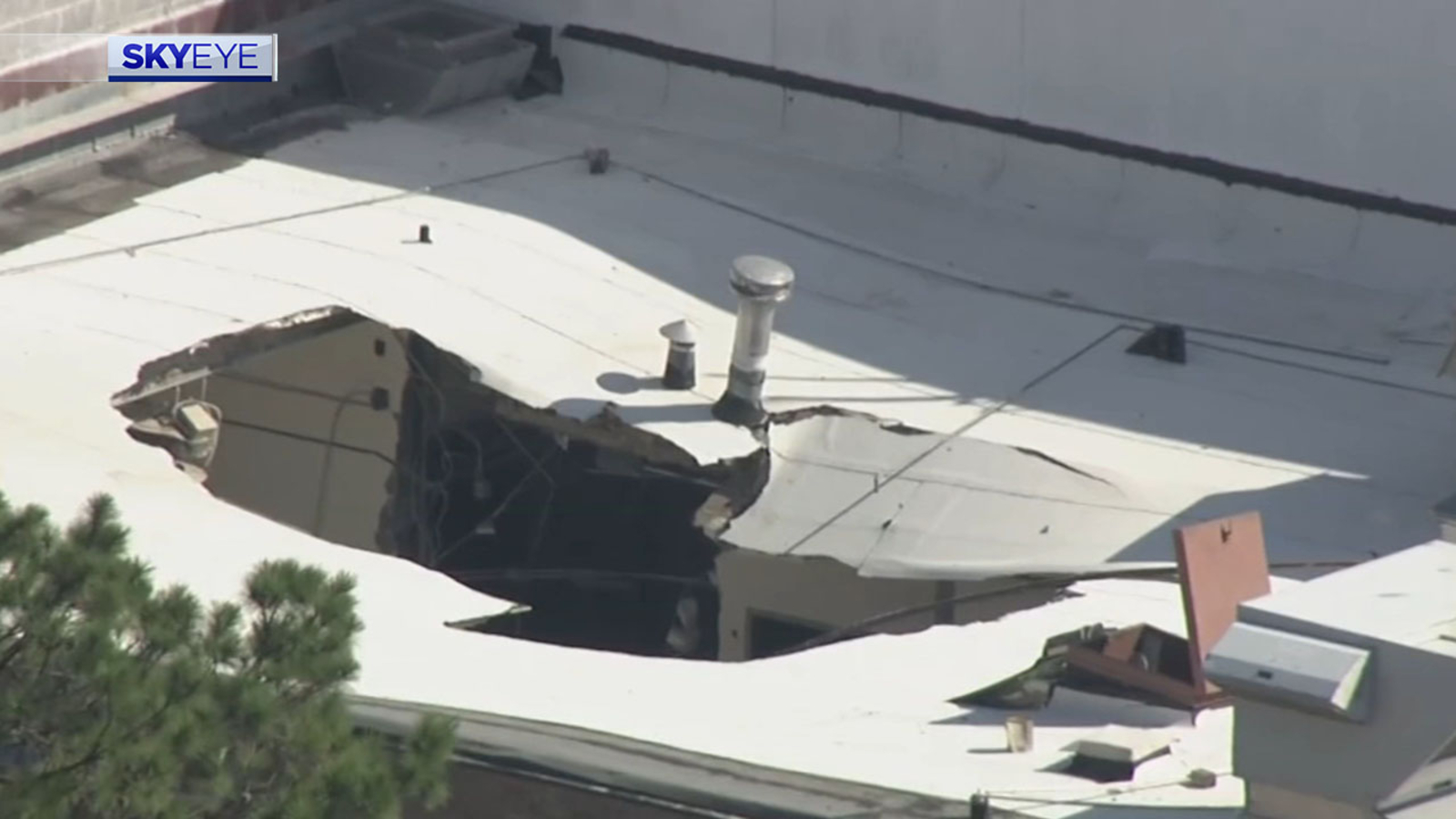 Friendswood HS roof collapse: 1 dead, 3 hospitalized when ceiling they ...