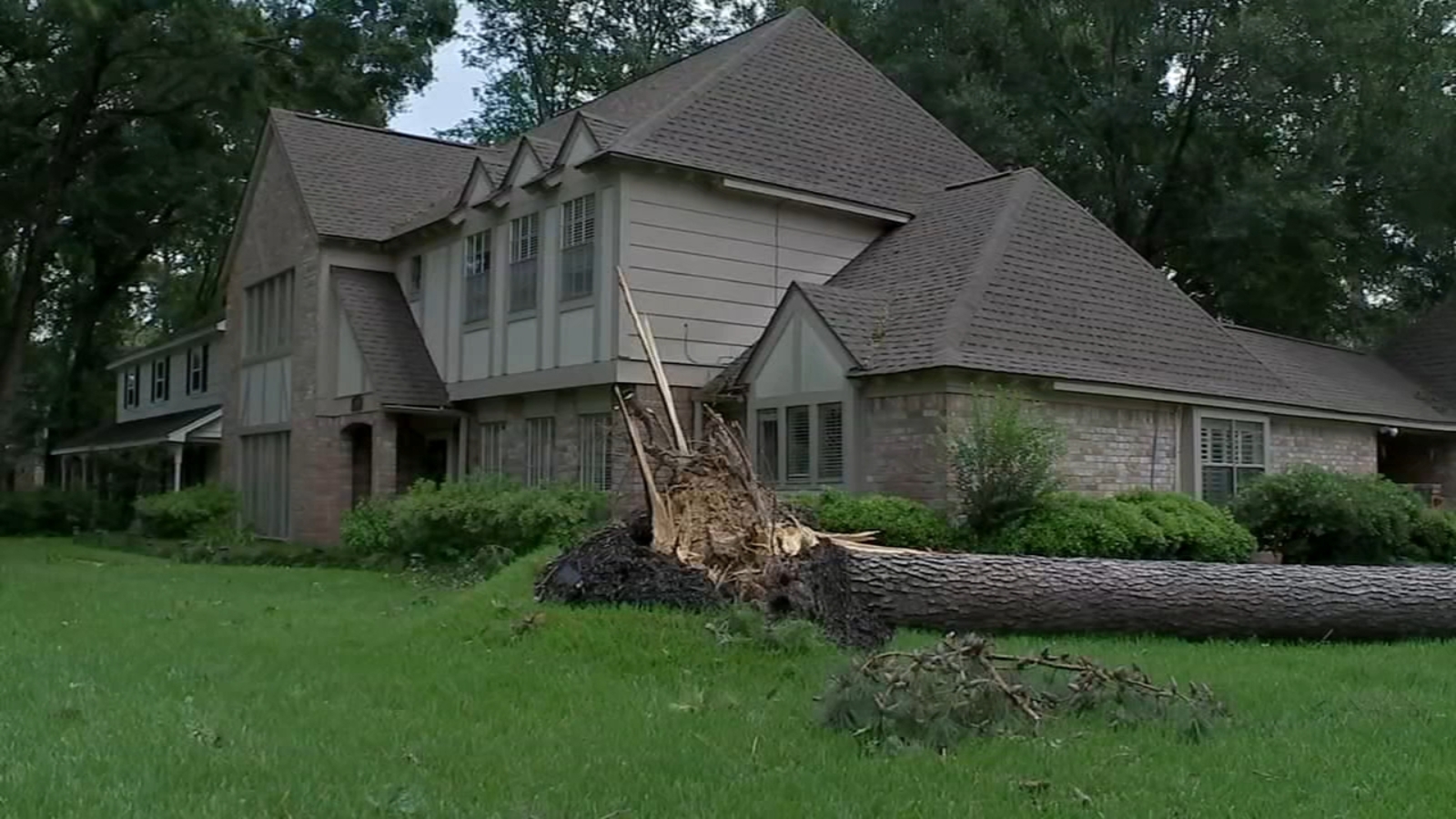 Spring, Texas storm damage: Harris County Precinct 3 crews work to ...