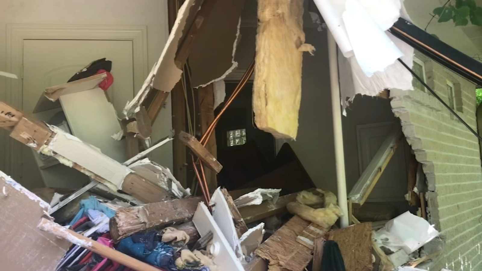 Woman escapes Tomball home she was being held captive in by estranged ...