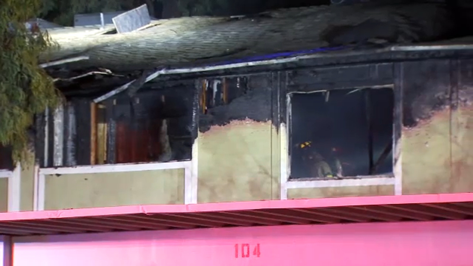 Flames break out at central Fresno apartment complex, residents self-evacuate - ABC30 Fresno