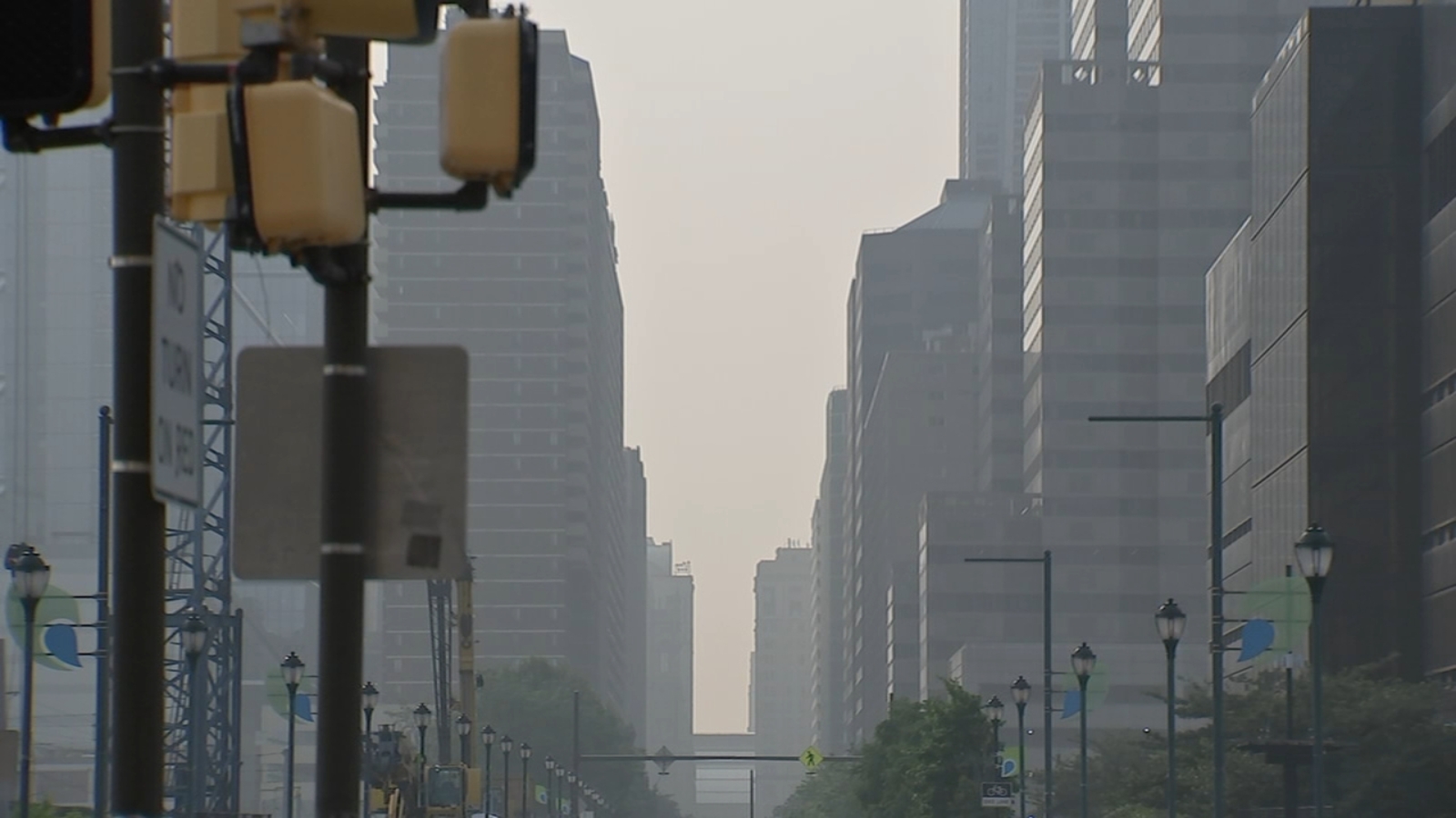 Philadelphia Smoke: Philly closes pools; handing out free masks at ...