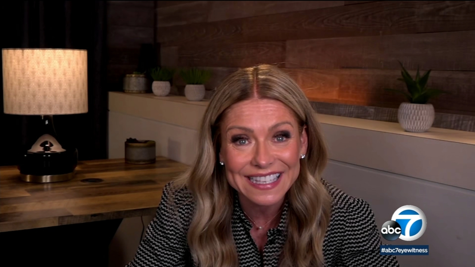 Kelly Ripa hosts 'Generation Gap,' with pairs of seniors and juniors ...