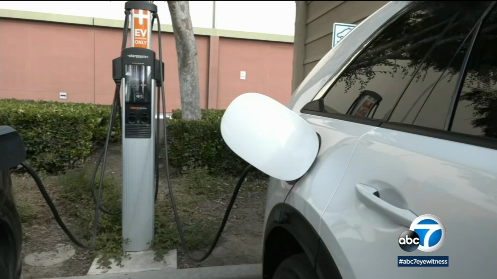 Plug-in hybrids becoming more common in the hot crossover SUV segment ...