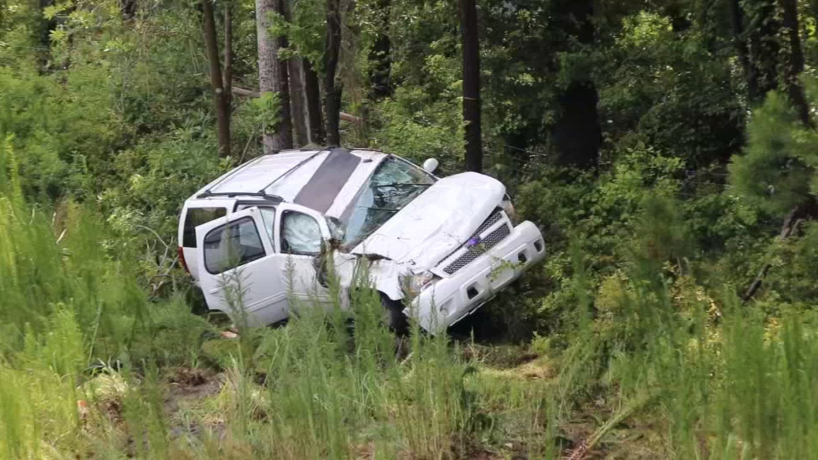 Severe weather| Heavy rains cause SUV to hydroplane, crash on I-95 in ...