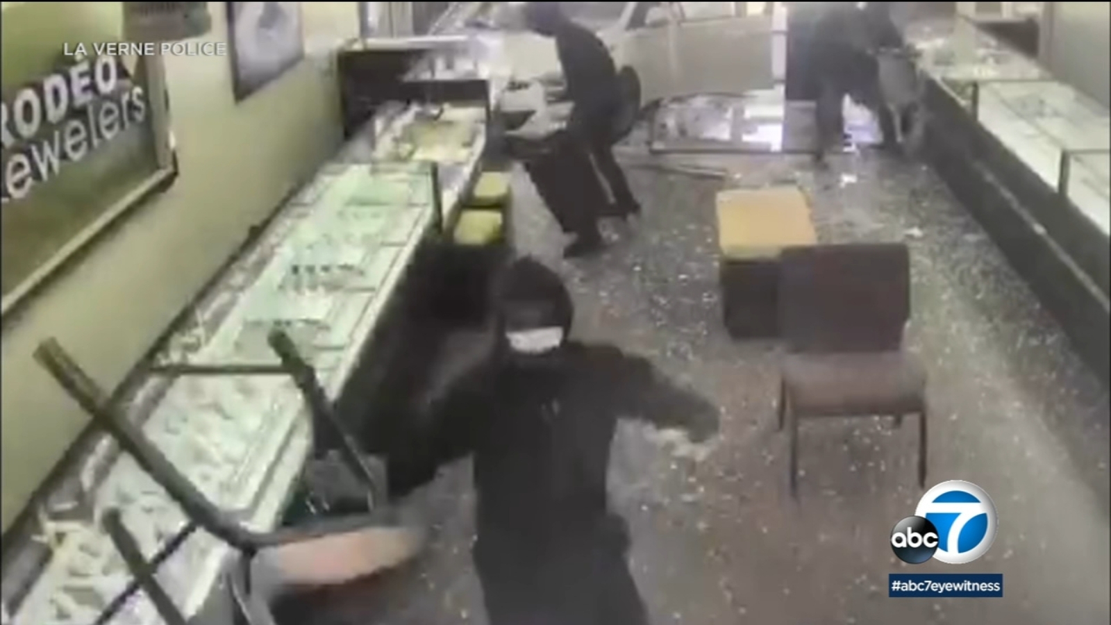 Thieves ram car into La Verne jewelry store, run off with $300,000 ...