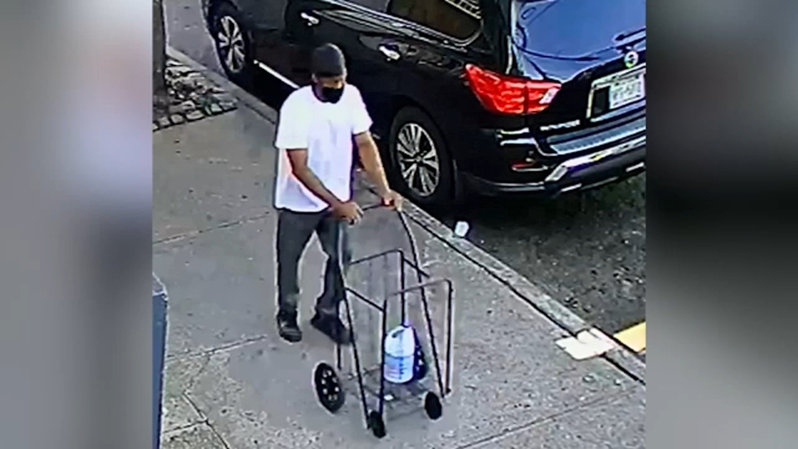 NYC crime: Surveillance video appears to link man to deaths of mother ...
