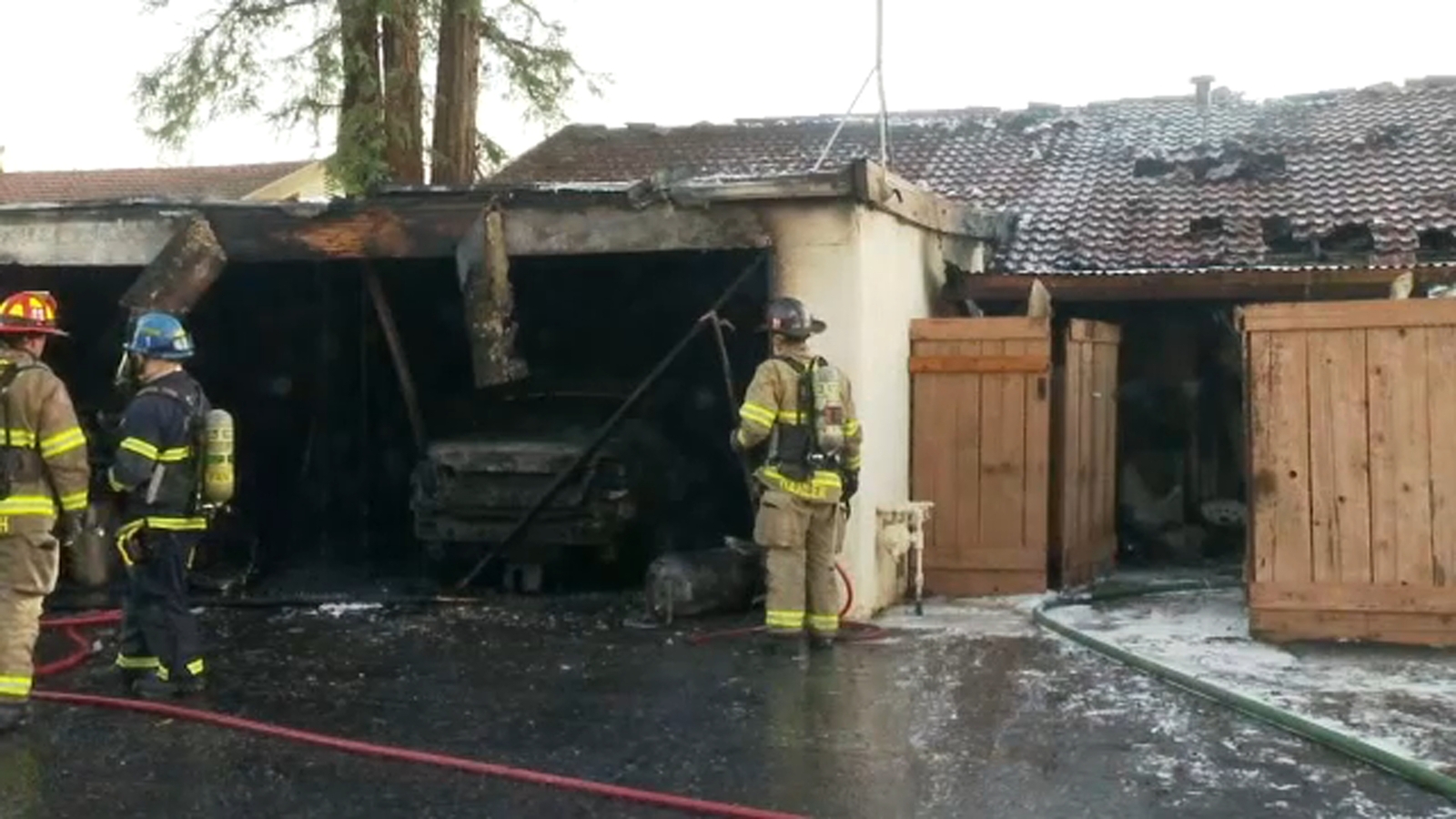2 families displaced after fire at apartment complex in northeast Fresno - ABC30 Fresno