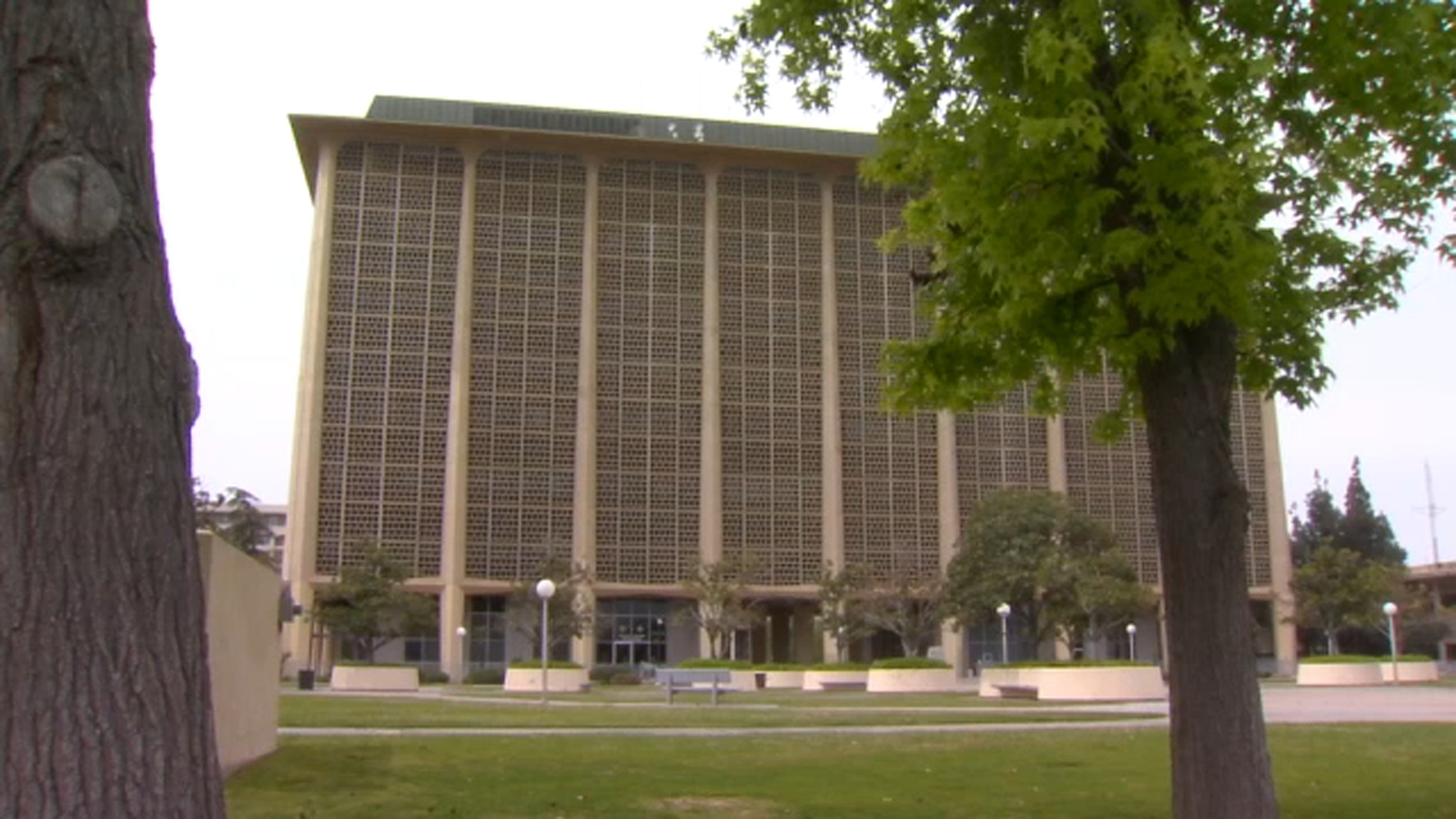 Fresno County courthouse closed due to water main break - ABC30 Fresno