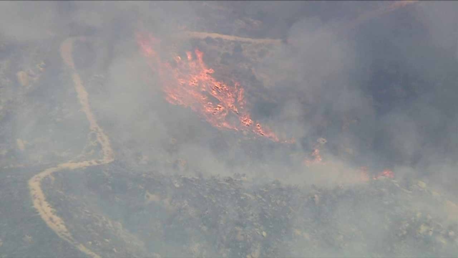 Incendio Reche quema al menos 385 acres en el área de Moreno Valley en ...