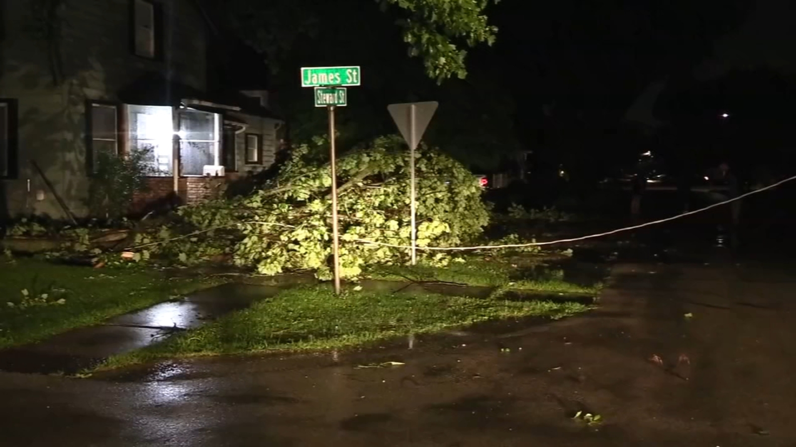 Chicago weather: Strong storms move through area, sparking brief ...