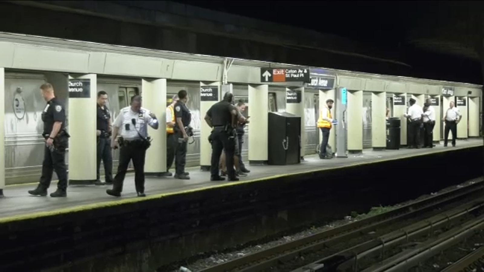 Nyc Crime Man Stabbed With Unknown Object In Flatbush Brooklyn Subway