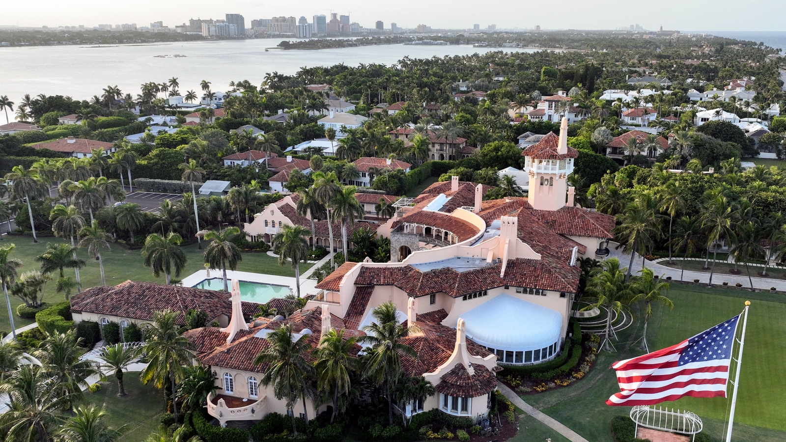 Mar-a-Lago worker in court: Carlos De Oliveira does not enter plea in ...