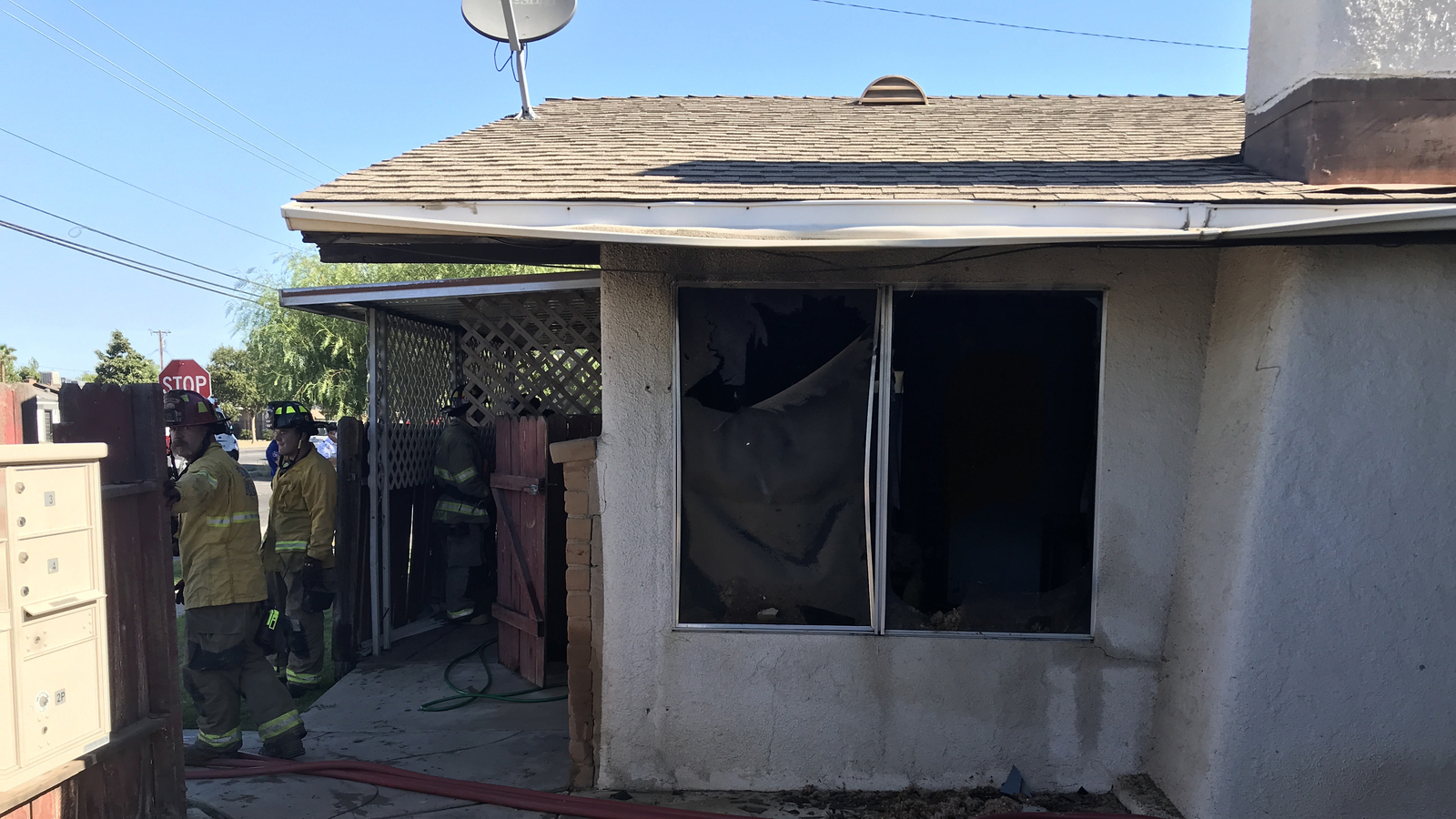 2 people hospitalized following apartment fire in central Fresno - ABC30 Fresno