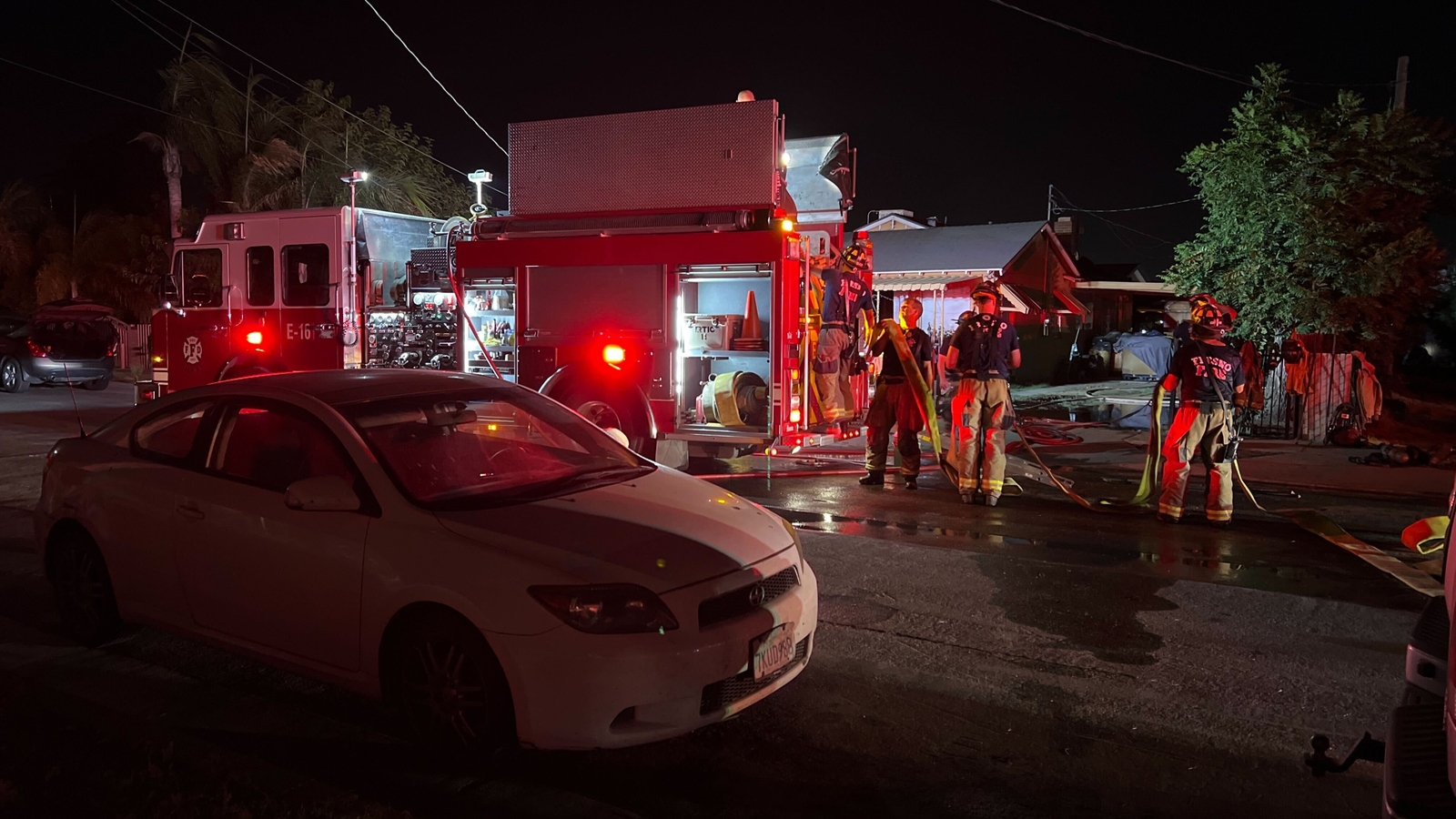 3 displaced after garage fire spreads to home in Fresno County - ABC30 Fresno