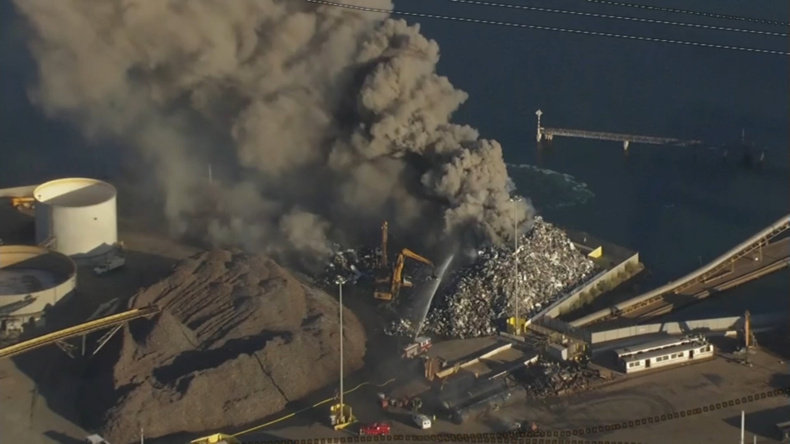 Debris fire burning at Schnitzer Steel sending off huge plume of smoke ...