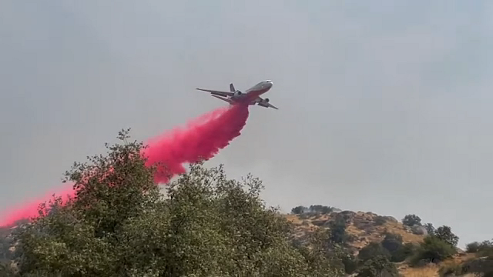 Crews working to contain Dry Creek Complex fire, hot and dry conditions expected - ABC30 Fresno