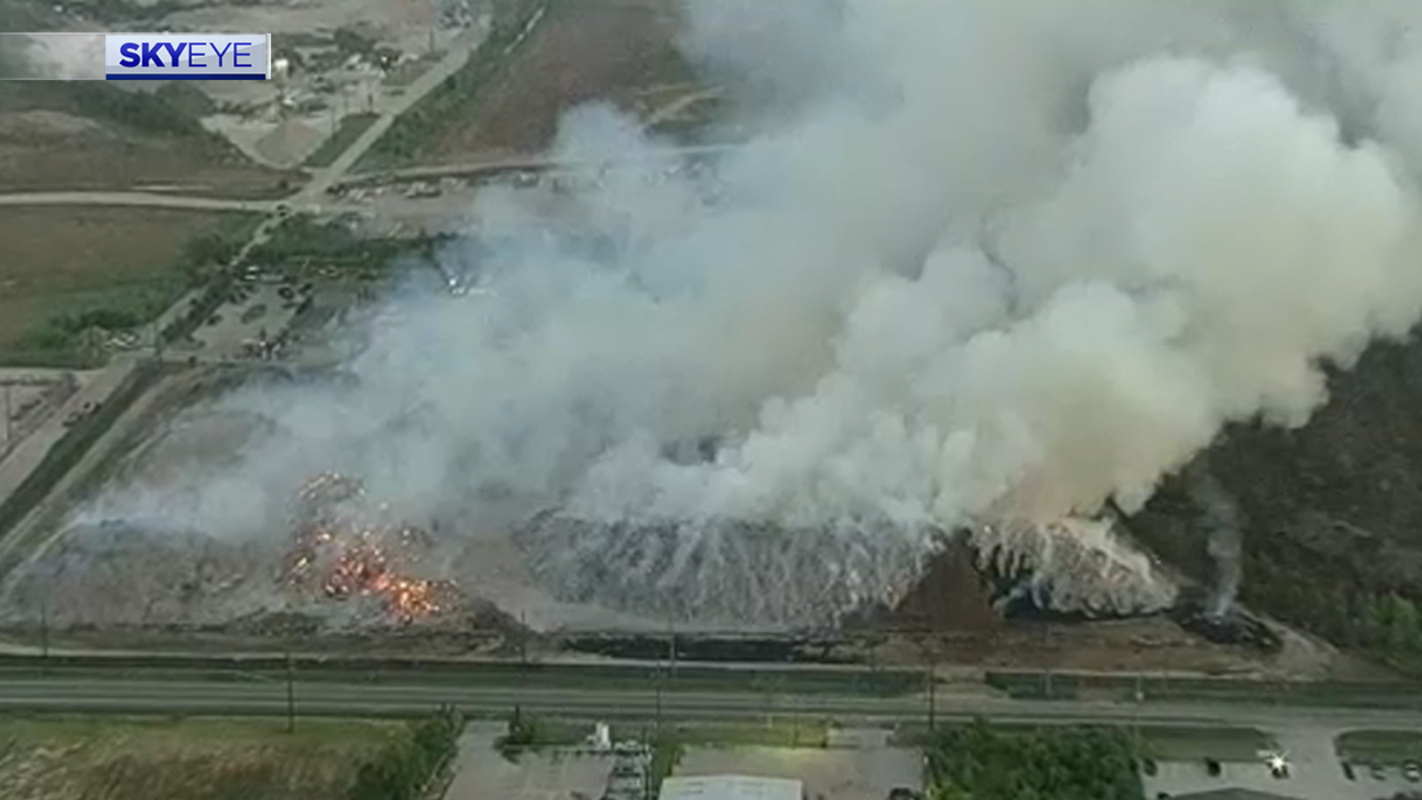 Houston mulch fire: Flames continue to burn at Living Earth landscaping ...