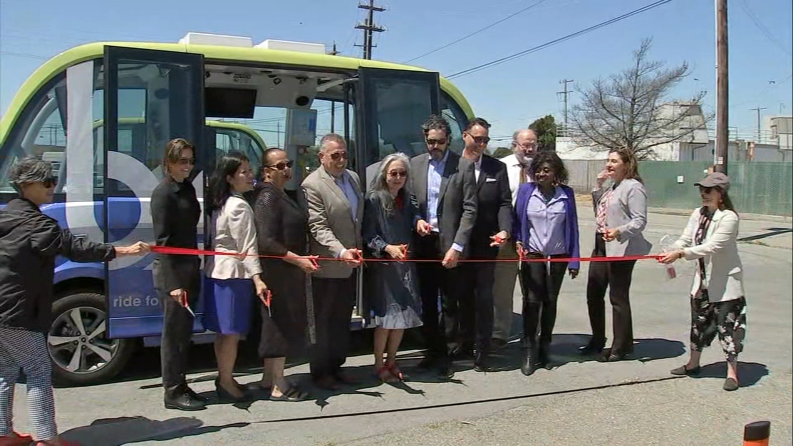 Self-driving shuttle bus service launches at San Francisco Treasure ...
