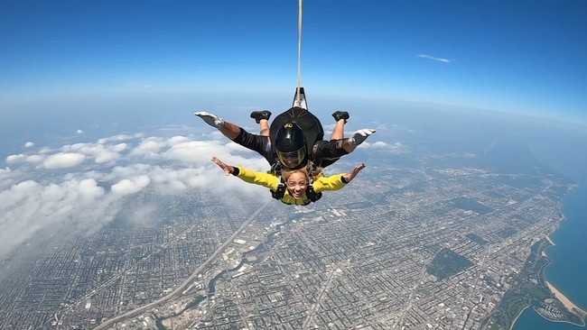 ABC7's Stephanie Wade jumps out of plane with US Army Golden Knights ...